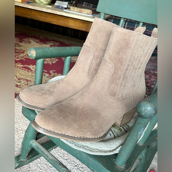 Universal Thread | Shoes | Nwt New Universal Thread Booties Boots ...